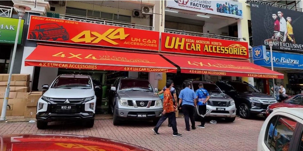 Uh car accessories store